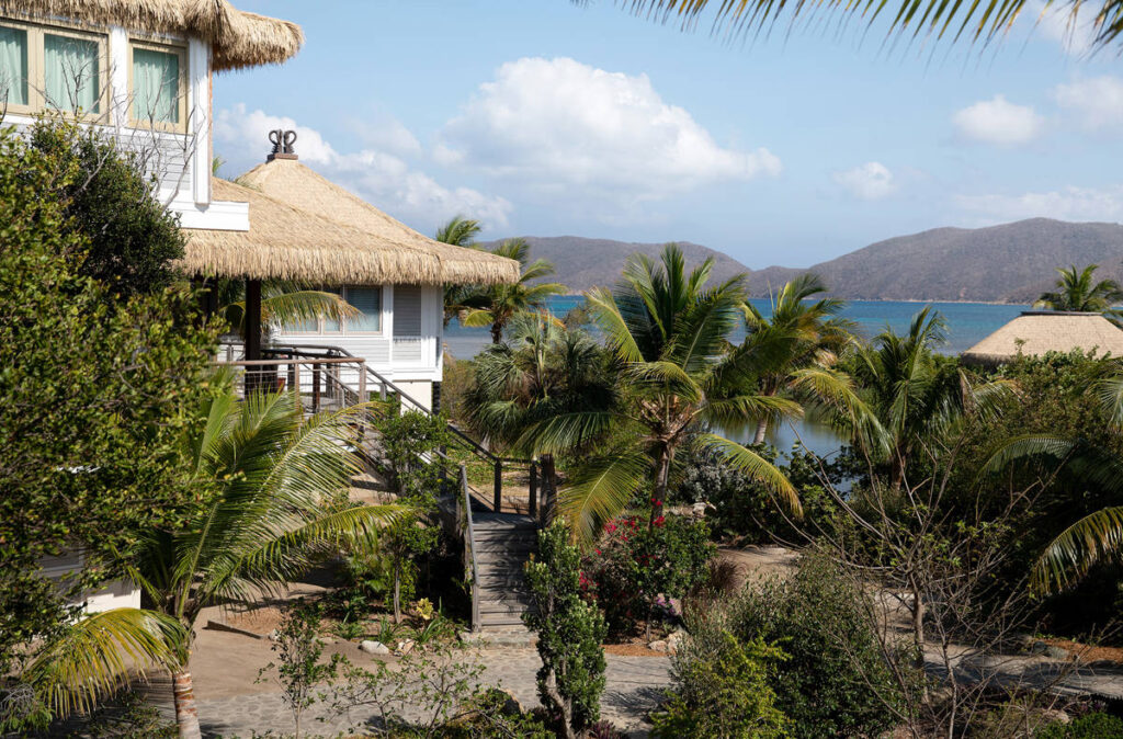 Luxurious Branson Beach Estate for a Perfect Getaway - Dolphin Water Taxi